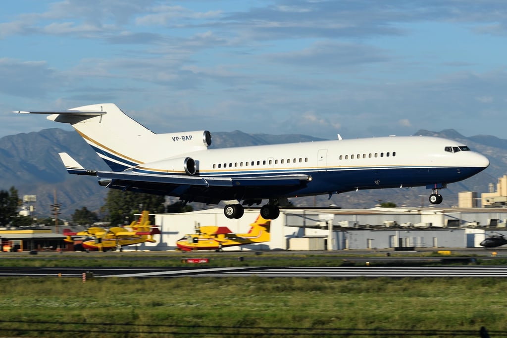 The Final Flight of a Legend: The Last flight of a 727-100 ...