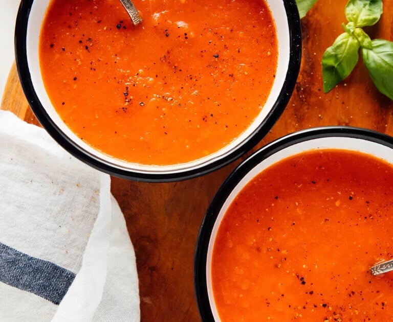 Spanish-Inspired Roasted Red Pepper and Tomato Soup | Feed Foodies