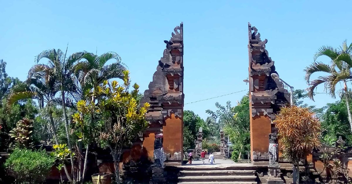 Exploring Lingsar Temple: A Harmony of Faith in Lombok | Cruise Ships ...