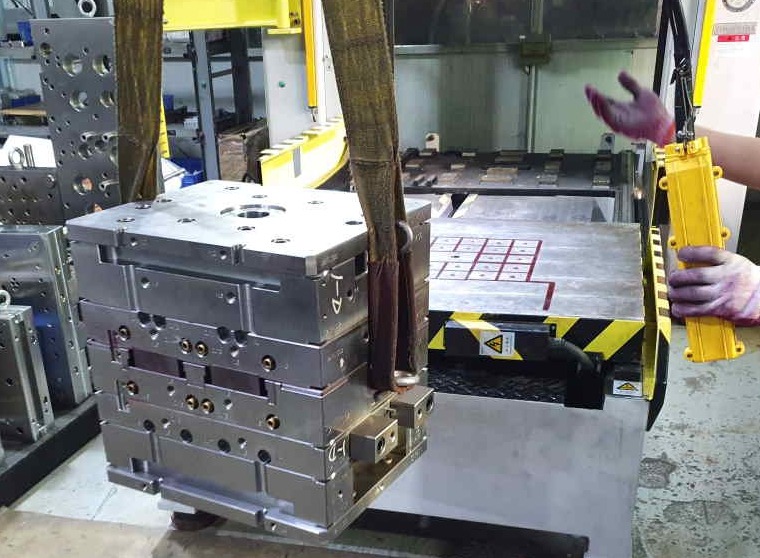 Plastic Injection Molding Services - Precision & Quality | Peakingtech
