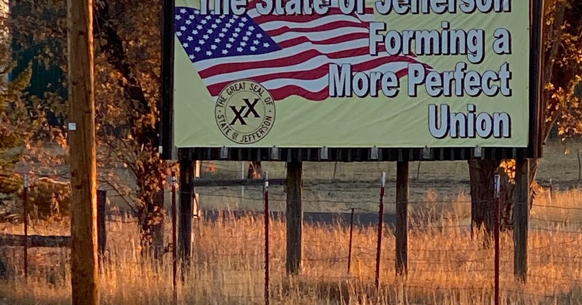 Rock Hounding Modoc Rainbow Obsidian at Davis Mine | www.tratitude.com