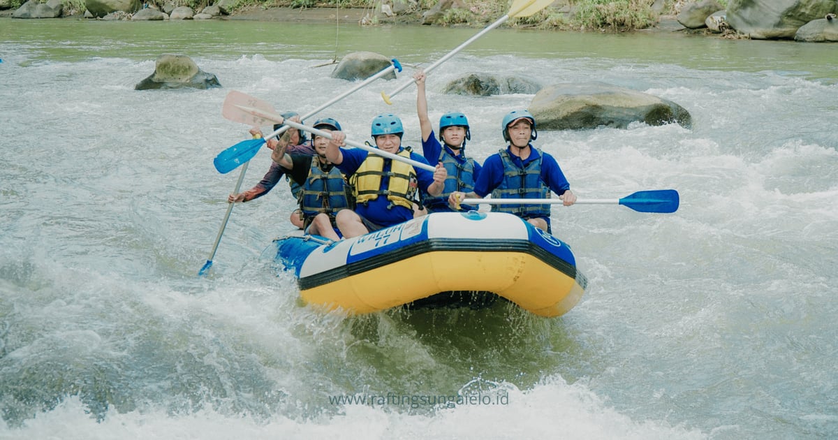 Operator Resmi Rafting Sungai Elo Magelang
