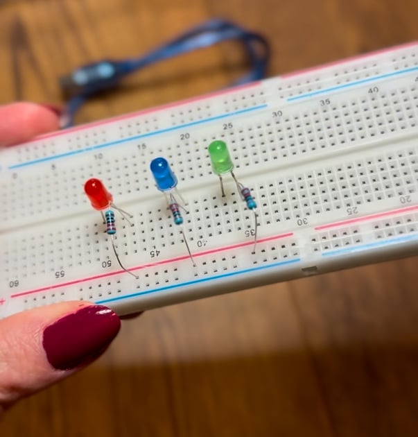 Simple Arduino project - Traffic lights | Arduino