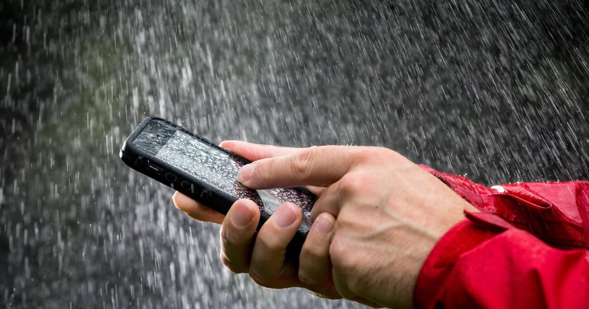 How to Protect Your Phone During Vancouver's Rainy Weather | Cell Care