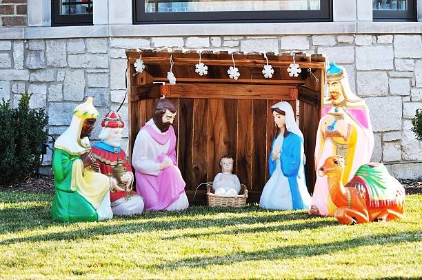Outdoor Christmas Nativity Scenes: Tips and Inspiration | Nativity Lover