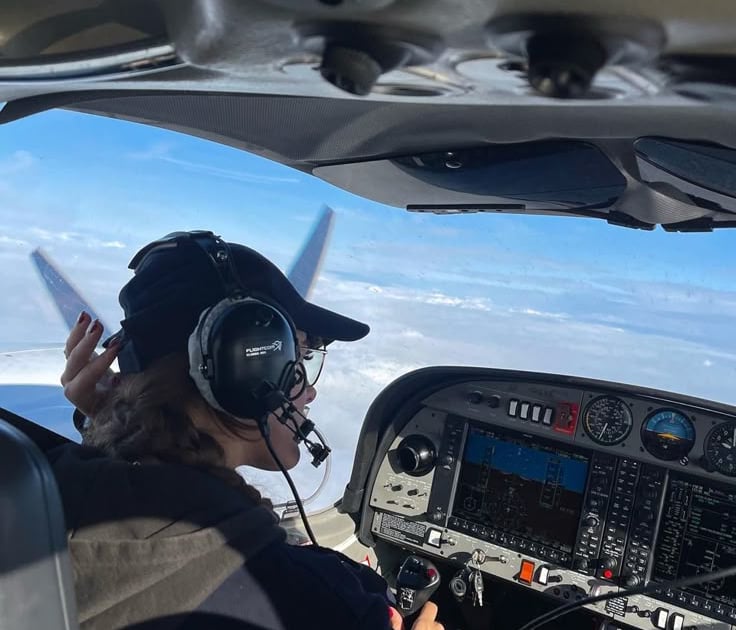 10 Signs You’re Meant to Be a Pilot | ZS AVIATORS