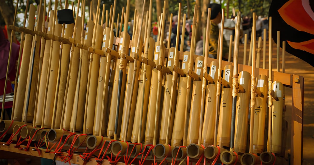 Angklung: Simbol Kebersamaan dan Harmoni yang Menginspirasi | Rumah ...