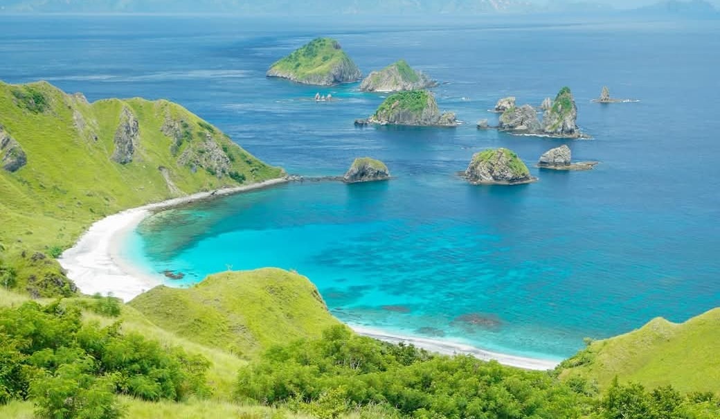 Menjelajahi Keindahan Pulau Kelapa di Bima: Pesona Raja Ampat dari Nusa ...
