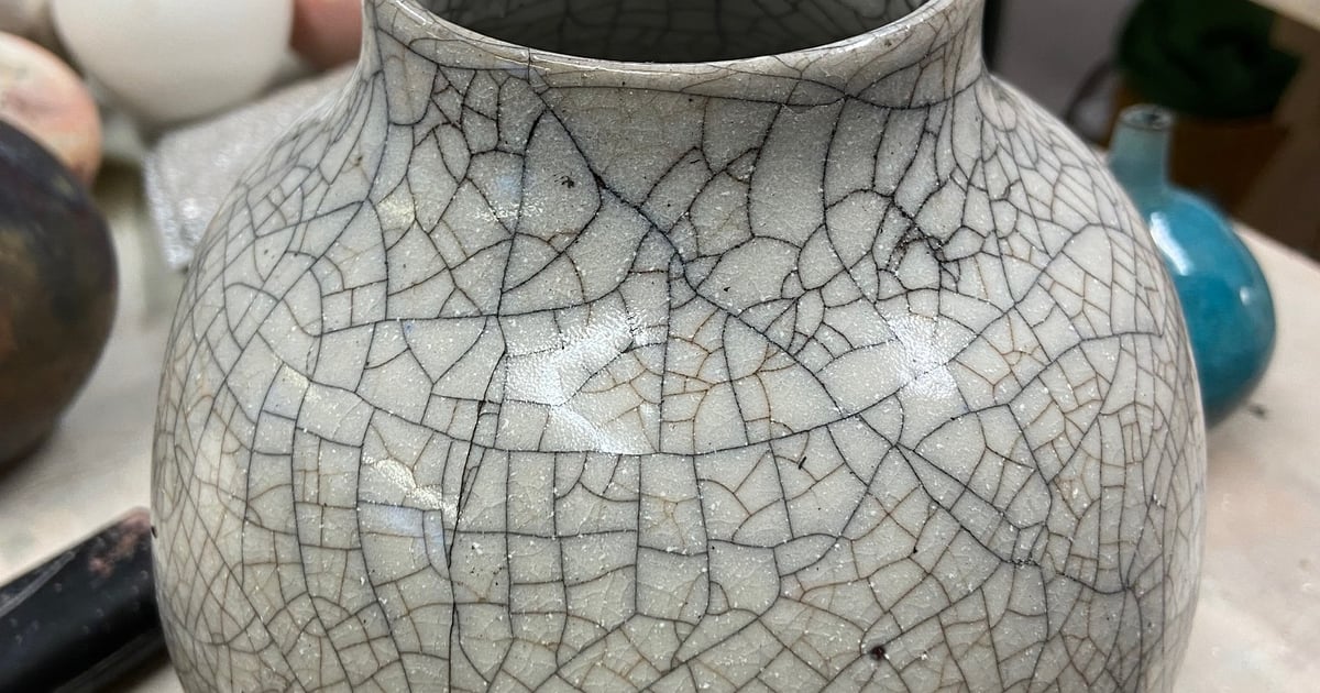 Learn How to Achieve a Beautiful Crackle Effect on Raku Pieces | Chris ...