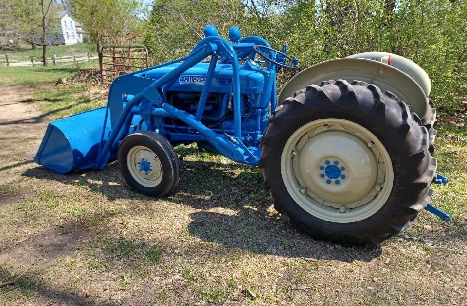 A Vintage Tractor Stole My Heart | Golden Harvest Orchard and Creamery