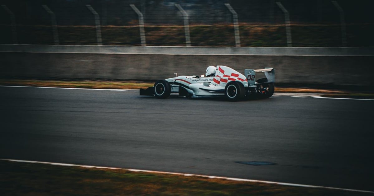 Aurora Racing Technologie - Rétrofit de véhicules de compétition ...