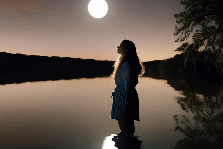 Mastering the Art of Water Scrying: A Practical Guide | Manifestune