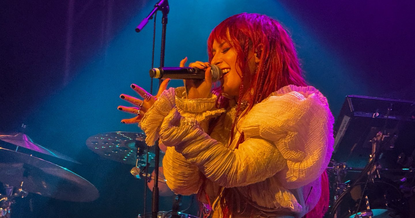 Review: Mothica’s Heartfelt Performance at London’s O2 Academy ...