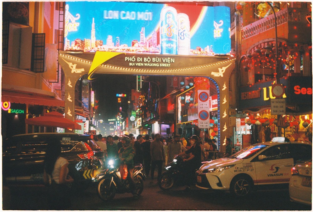 Night Photowalk: Saigon On Film After Dark | Saigon On Film