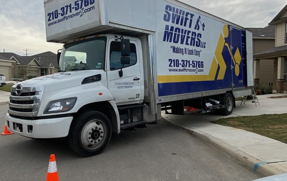 Instant Moving Quote San Antonio | Book Swift Movers Now | Swift Movers LLC