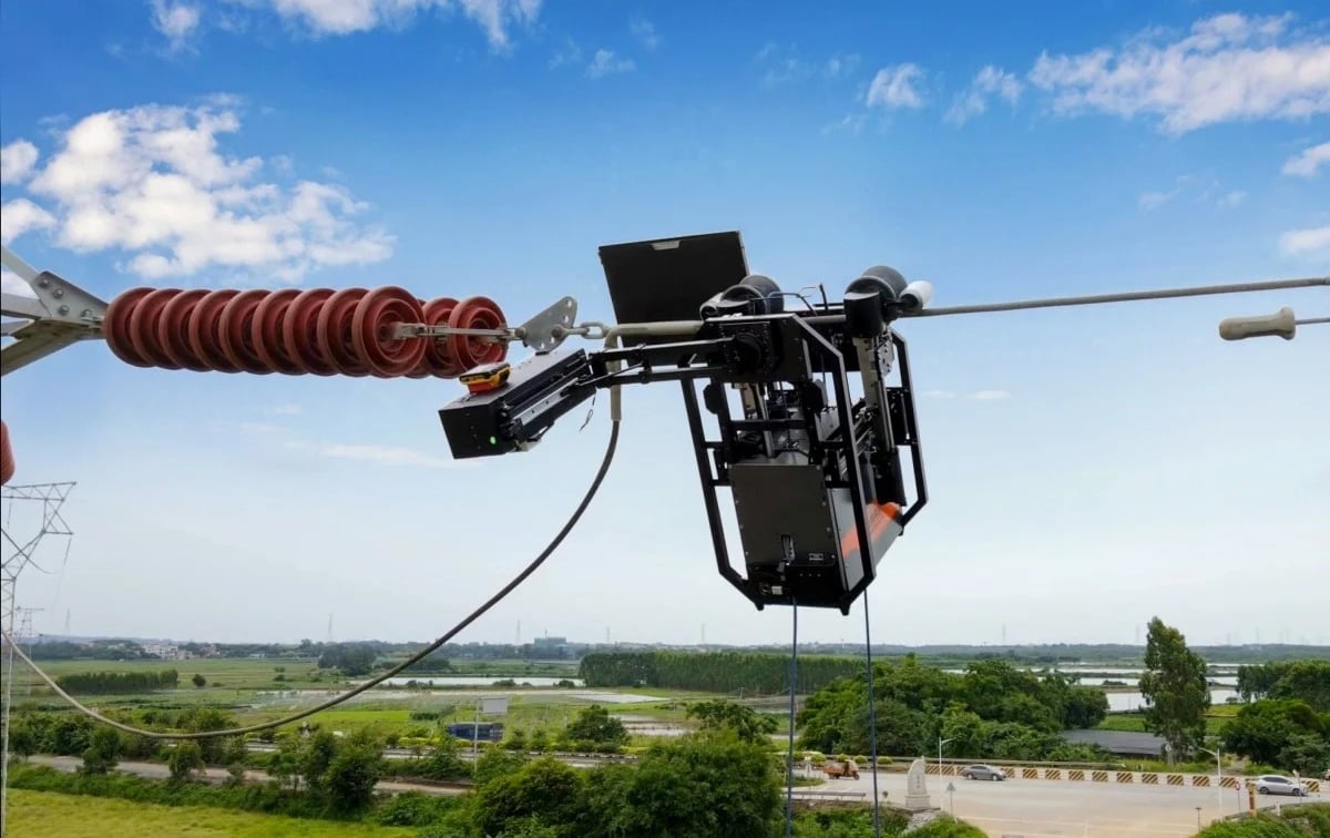 Powerline Robo Fixer | Dawn