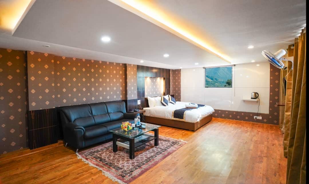 Luxurious Retreat in Harwan Dara - The Ivory Hills | THE IVORY HILLS