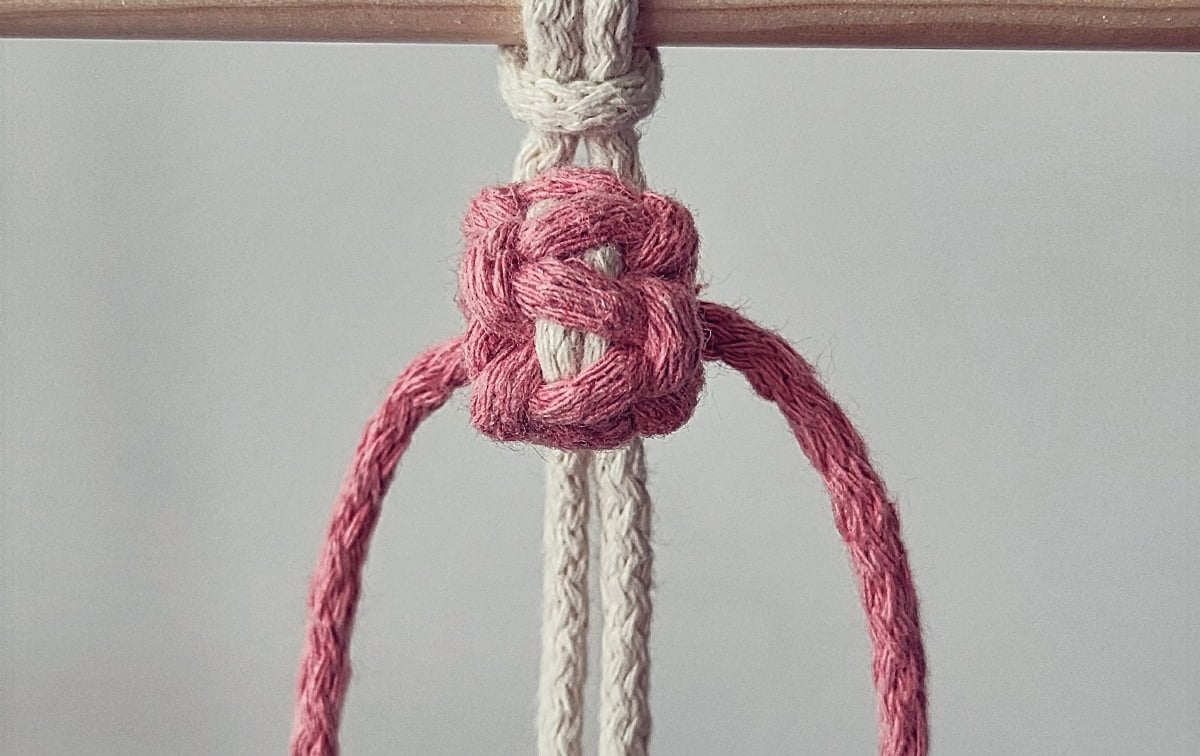 How to Vixie? Make a Berry knot? | Vixie Macrame