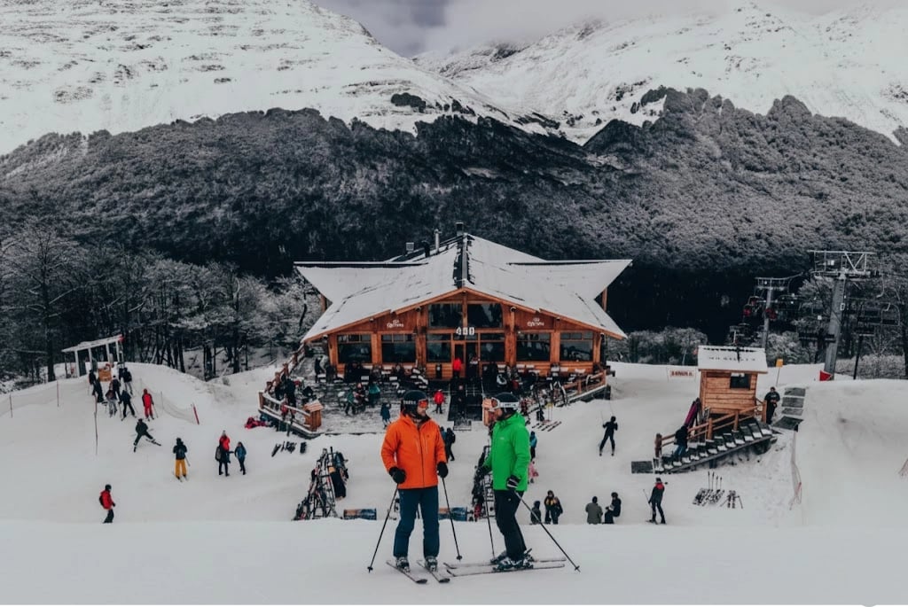 Guía Cerro Castor 2026: Precios, pistas más largas y reseña de equipo ...
