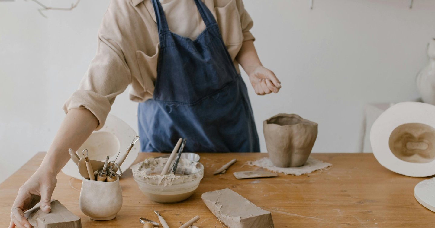 Bikin Sendiri Clay dari Rumah: Kenali Perbedaan Tanah Liat Alami dan ...