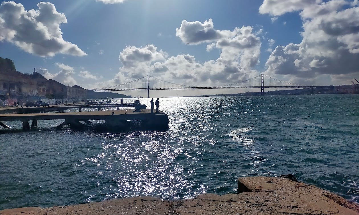 LAUNDROMAT STORY | Adelaide Literary Magazine