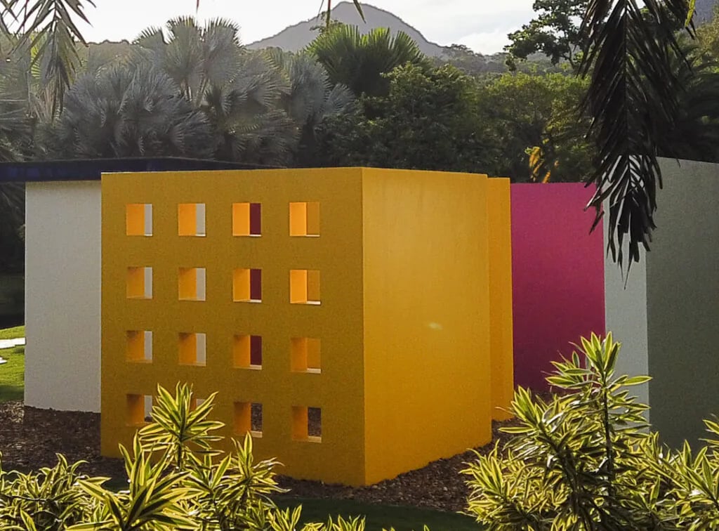 O Universo de Bernardo Paz: O Visionário por Trás do Centro de Arte ...