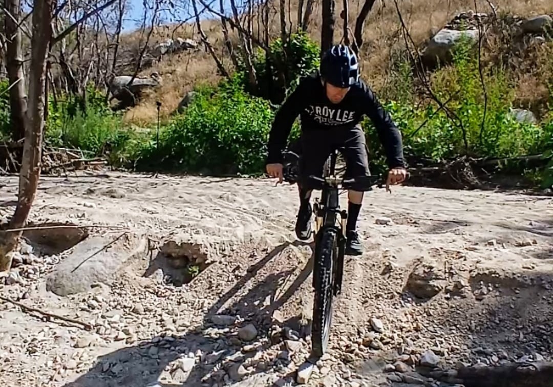 How to Ride Through Deep Sand on a Mountain Bike (Without Getting Stuck ...