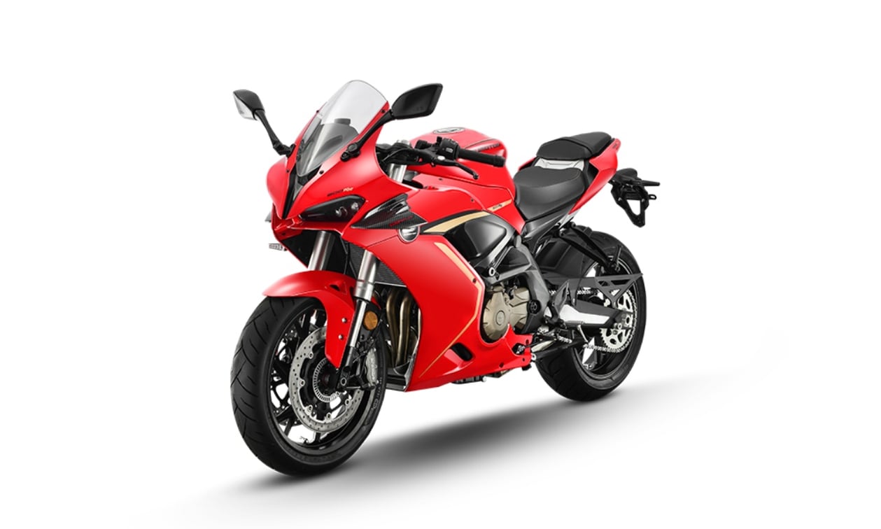 QJMOTOR Kembalikan 'Jeritan' Enjin 600 cc, 4 Silinder Sebaris Dengan ...