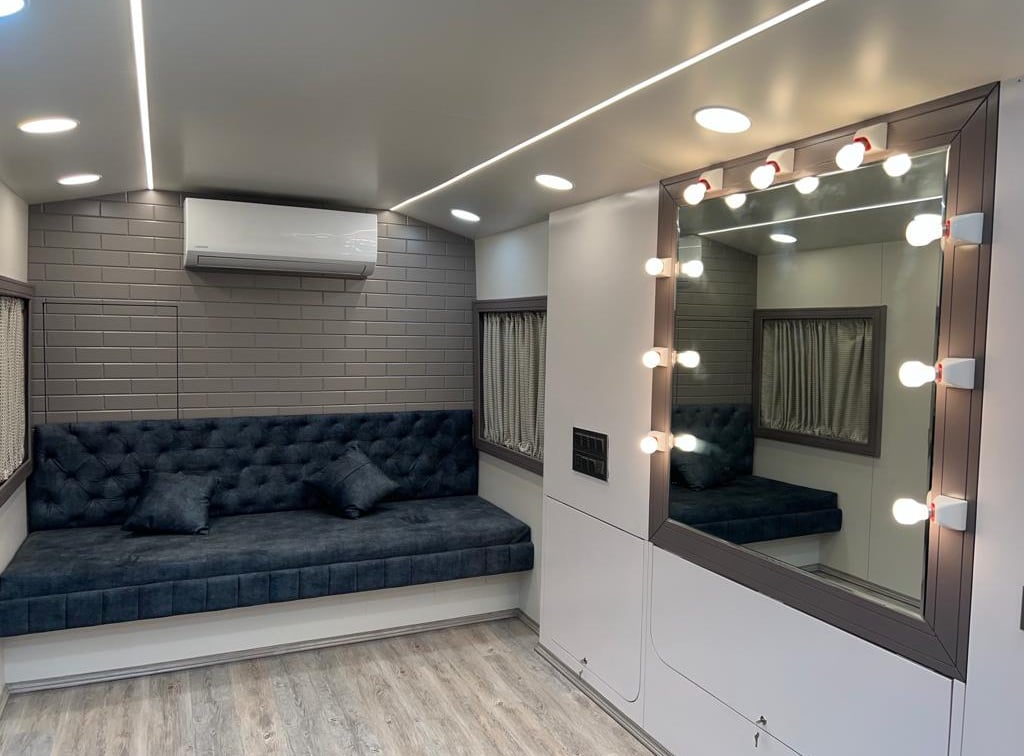 Vanity Van on Rent | Vanity Van Hire in Delhi | Vanity Van Rental for ...