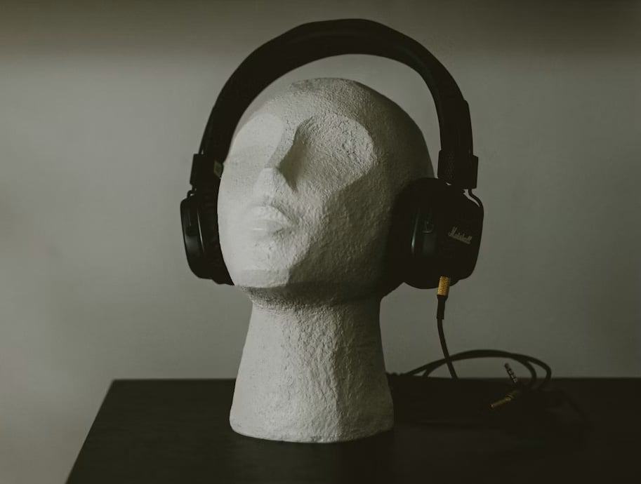 Virtual Bands and AI Artists: Who’s Really Making the Music? | Tweaxter