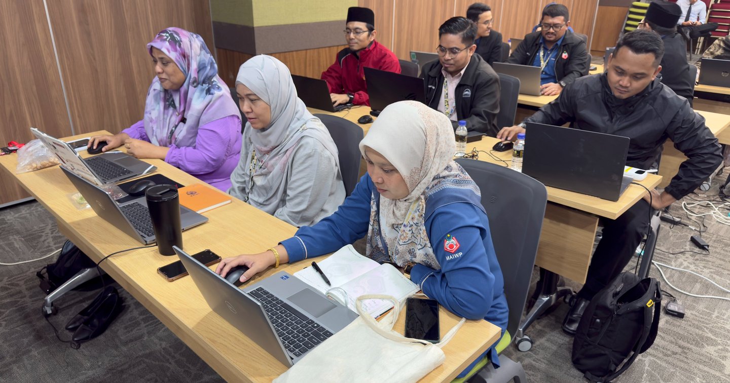 AI in Practice: Mastering AI Tools for Productivity & Innovation | Pendakwah Teknologi