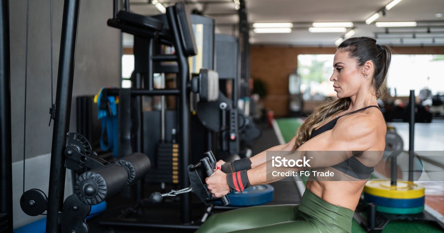Machine Rows vs. Seated Cable Rows: The Ultimate Showdown for a ...
