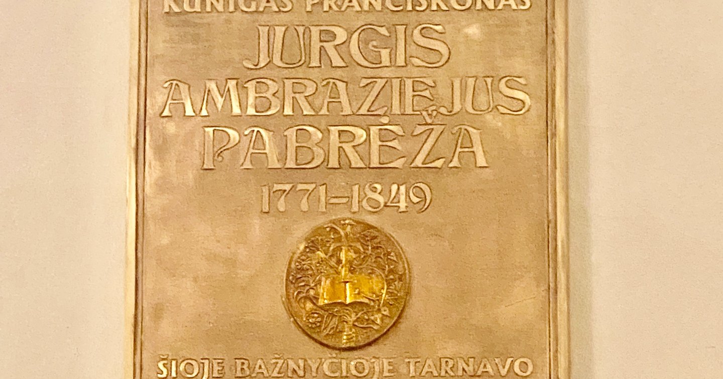 Atminimo lenta kun. pranciškonui Jurgiui Ambraziejui Pabrėžai