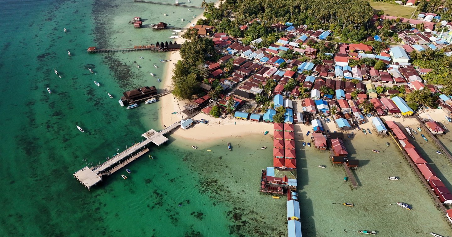 Jelajahi Pulau Derawan | Explore Derawan Island