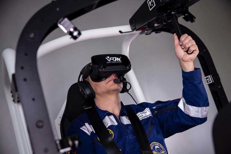 Virtual Reality in Aviation: Redefining Pilot Training for a New Era | Flexus VR