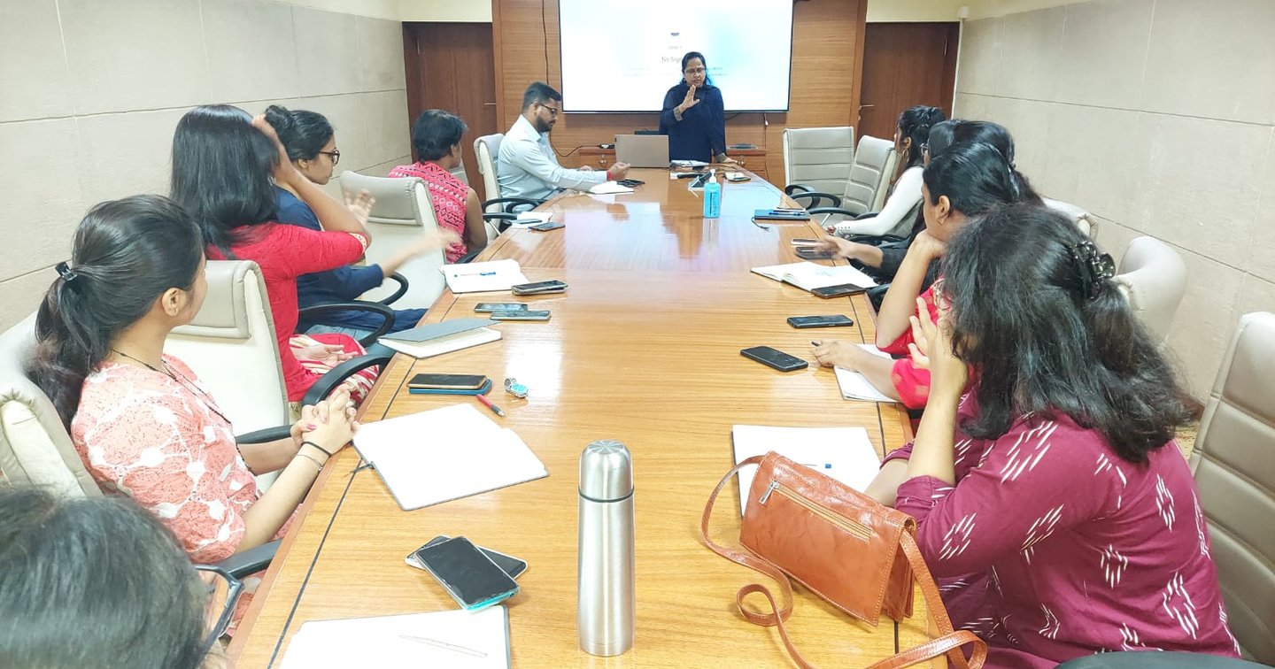 Public Speaking vs Presentation Skills: What Working Professionals ...