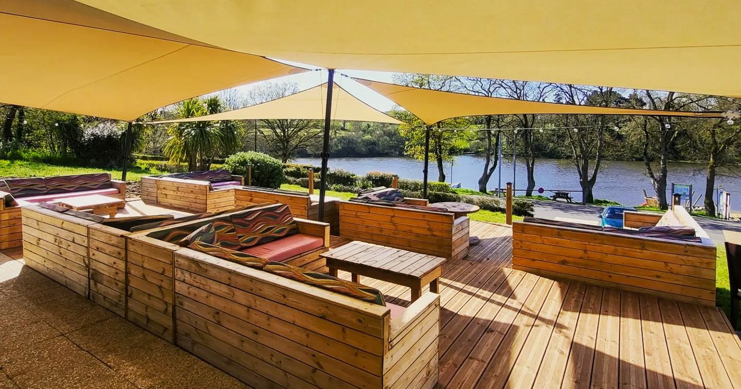 Cabanon: Bar à Cocktails & Restaurant Face au Lac d'Apremont | Le ...