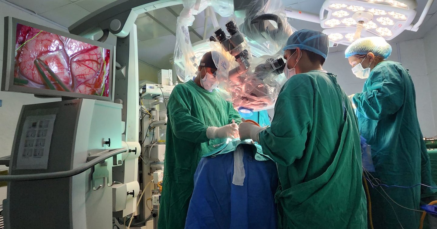 Laminectomía Cervical | Cirugía Descompresiva de Columna | Dr. David ...