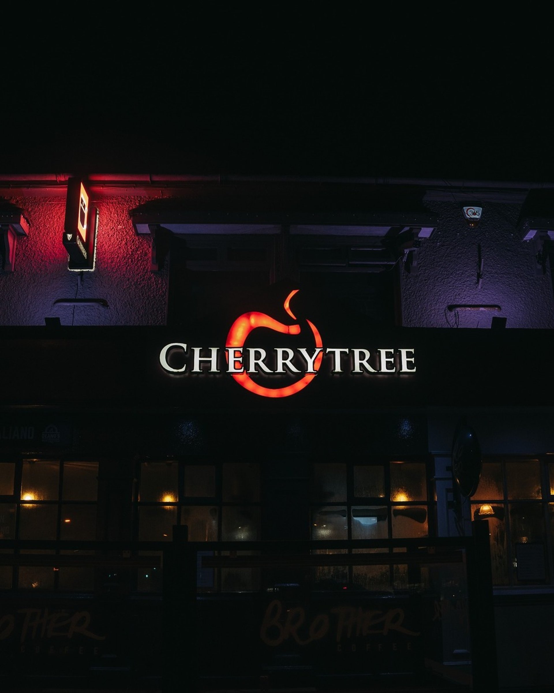 Welcoming you to The cherryTree's bar & beer garden . Relax in ...